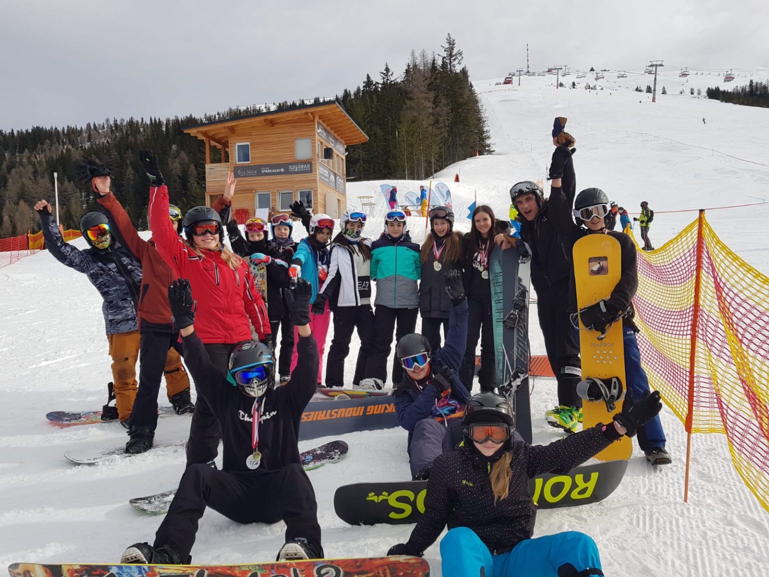 Auch mit einem Brett erfolgreich – Fritz Strobl Schulzentrum